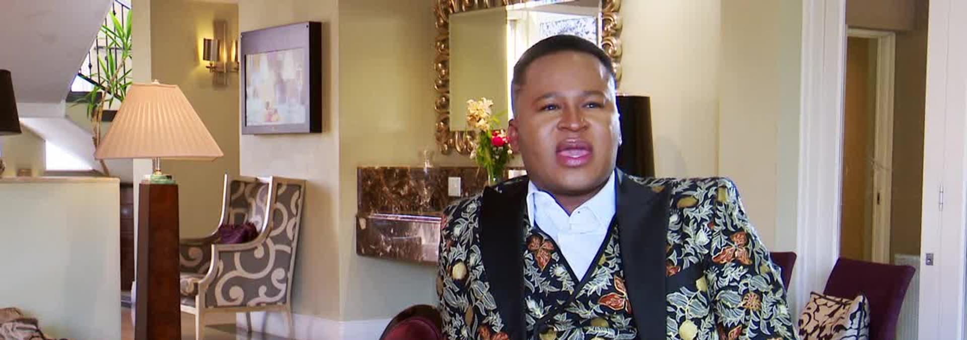 Watch Diamond and Dolls S01:E01 - Bring Out My Dolls - Free TV Shows | Tubi