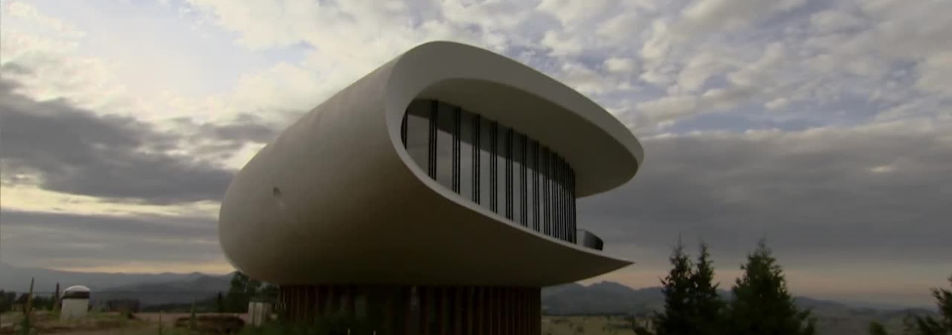 Watch Extreme Homes S04:E07 - UFO, Flower, Ship Shape - Free TV Shows ...