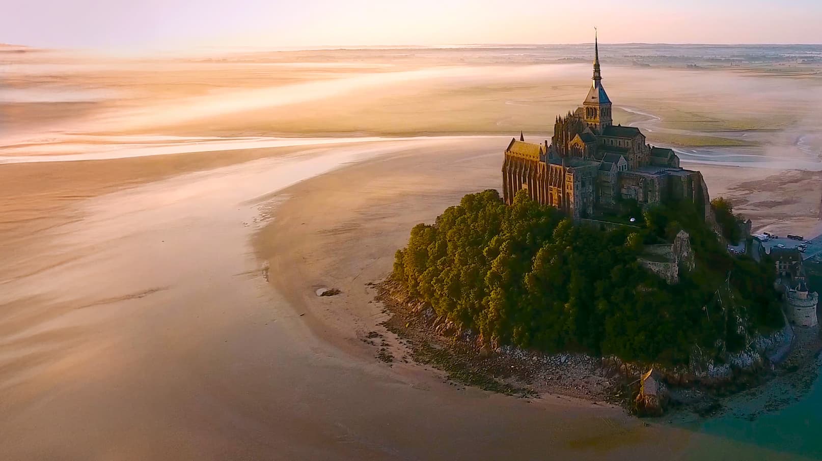 Watch Castle Secrets Streaming Online | Tubi Free TV