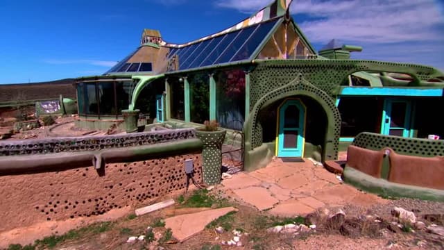 Watch You Live in What? S04:E01 - Potato Barn to an Oil Refinery - Free ...