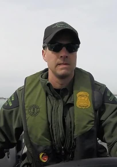 Watch Wardens S08:E11 - Detroit River Walleye - Free TV Shows | Tubi