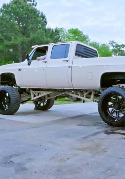 Watch Texas Metal's Loud and Lifted S01:E09 - Big '88 Silverado, '82 C10 - Free TV Shows | Tubi