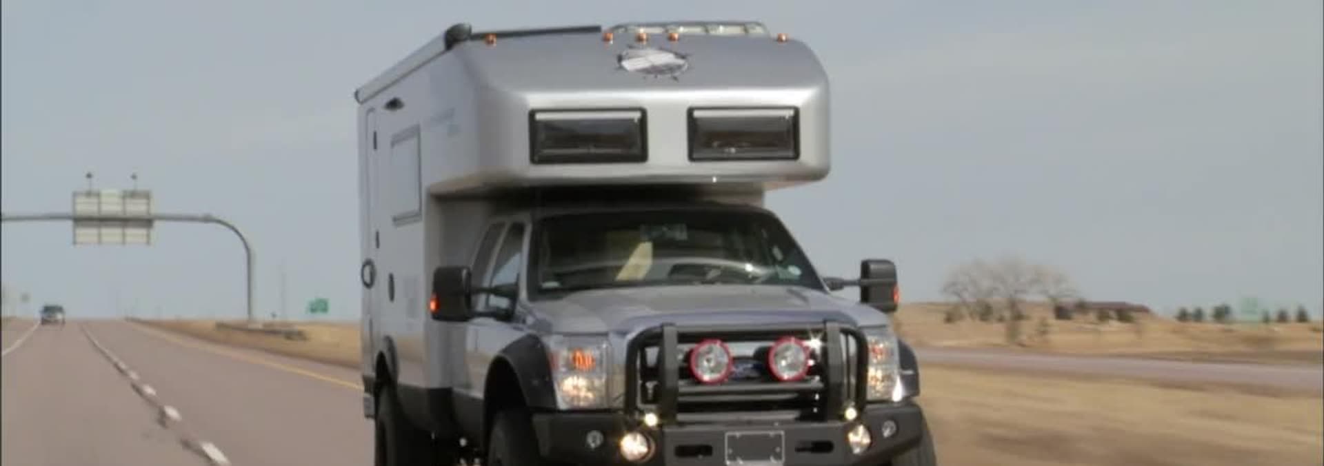 Watch Extreme RVs S02:E01 - Newmar King Aire, EarthRoamer - Free TV ...