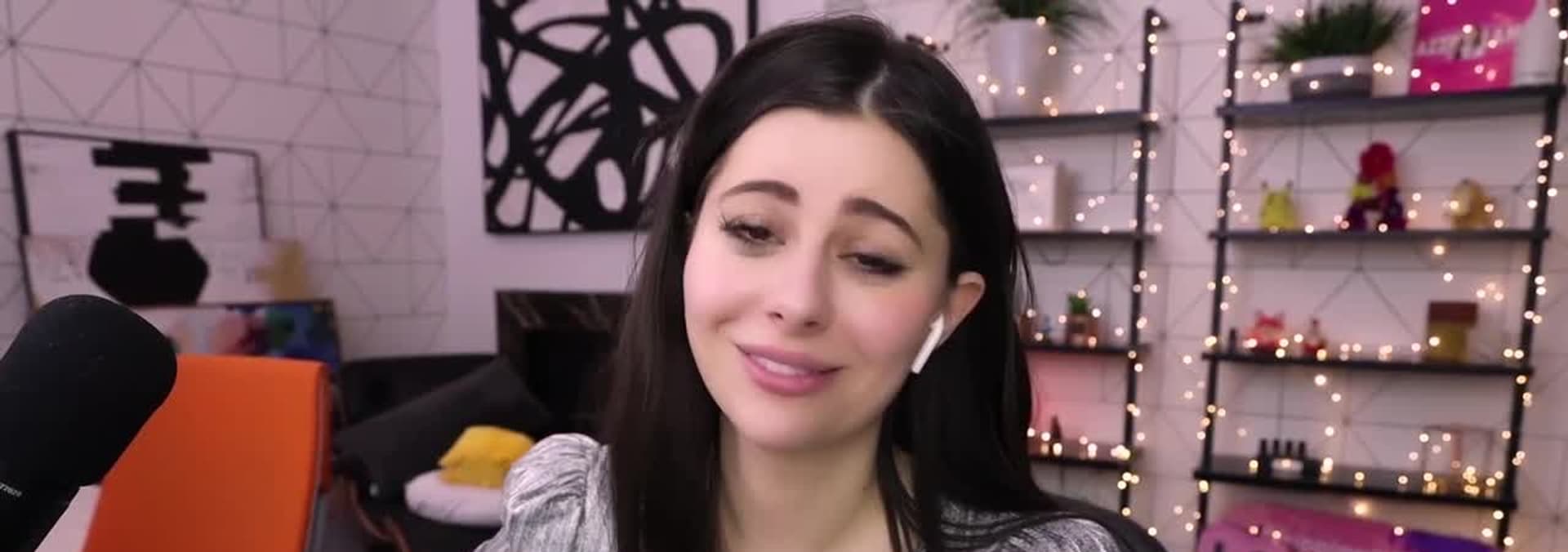 Watch AzzyLand S03:E14 - Reacting to the Funniest YouTuber TikTok ...