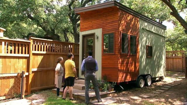 Watch Tiny House Hunters S04:E03 - Living Smaller in Austin, TX - Free ...