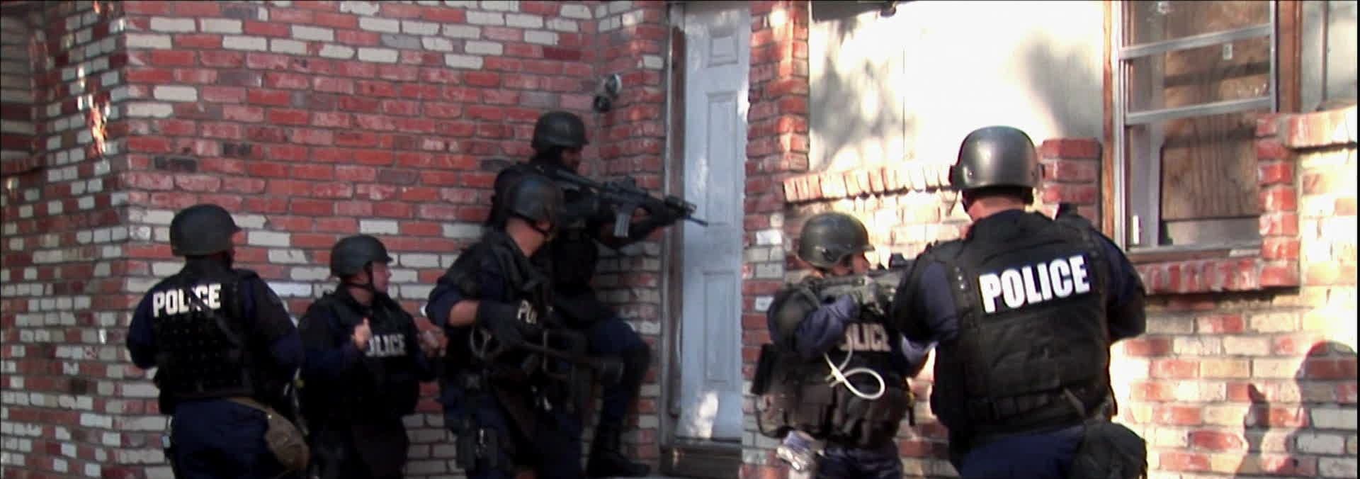 Watch SWAT S02:E11 - Dallas SWAT (#33) - Free TV Shows | Tubi