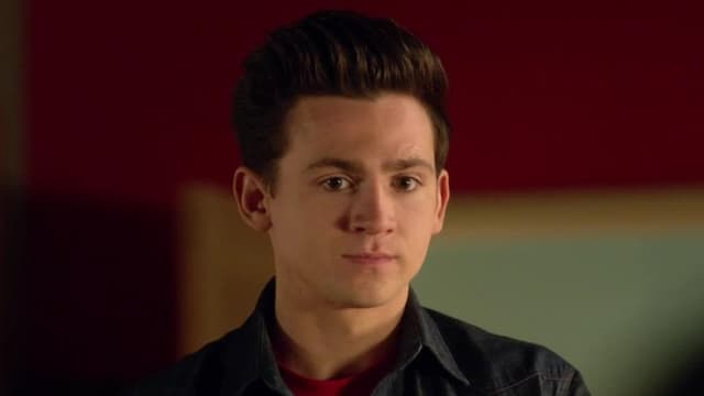 Watch Wizards vs. Aliens S02:E13 - All Out War: Part 1 - Free TV Shows ...