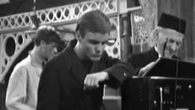 Watch Classic Doctor Who: The First Doctor S03:E11 - The Gunfighters ...