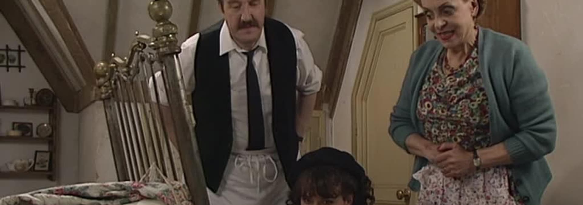 Watch 'Allo 'Allo! S09:E04 - Tarts and Flickers - Free TV Shows | Tubi
