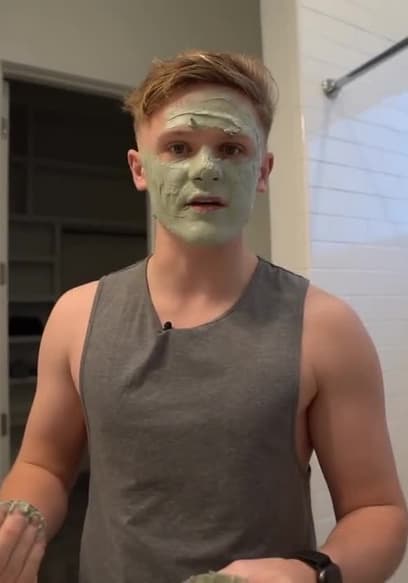 Watch Ryan Trahan S09:E04 - I Wore a Clay Mask for 24 Hours / Giving a ...