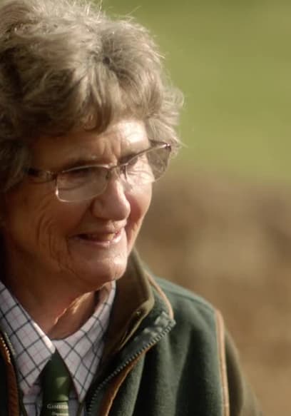 Watch Mary Berry's Country House Secrets S01:E01 - Highclere Castle ...