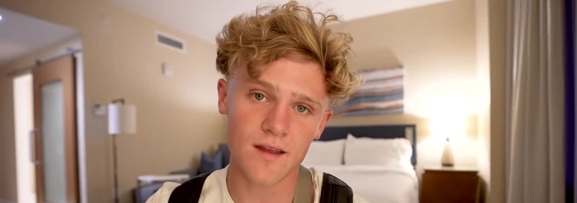 Watch Ryan Trahan S09:E06 - World's Smallest Phone! / Running a ...