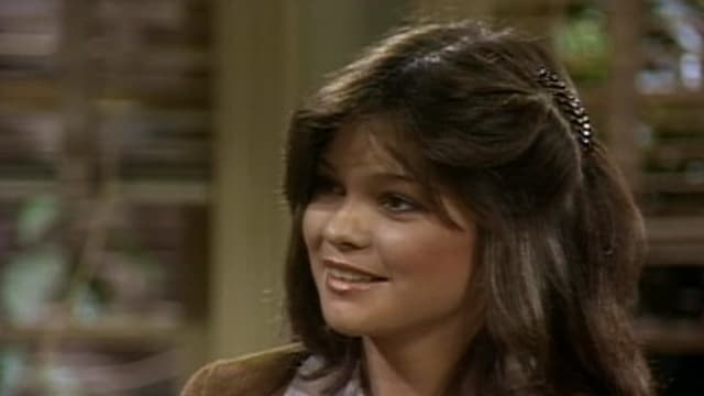 Watch One Day at a Time S06:E601 - Teacher's Pet - Free TV Shows | Tubi