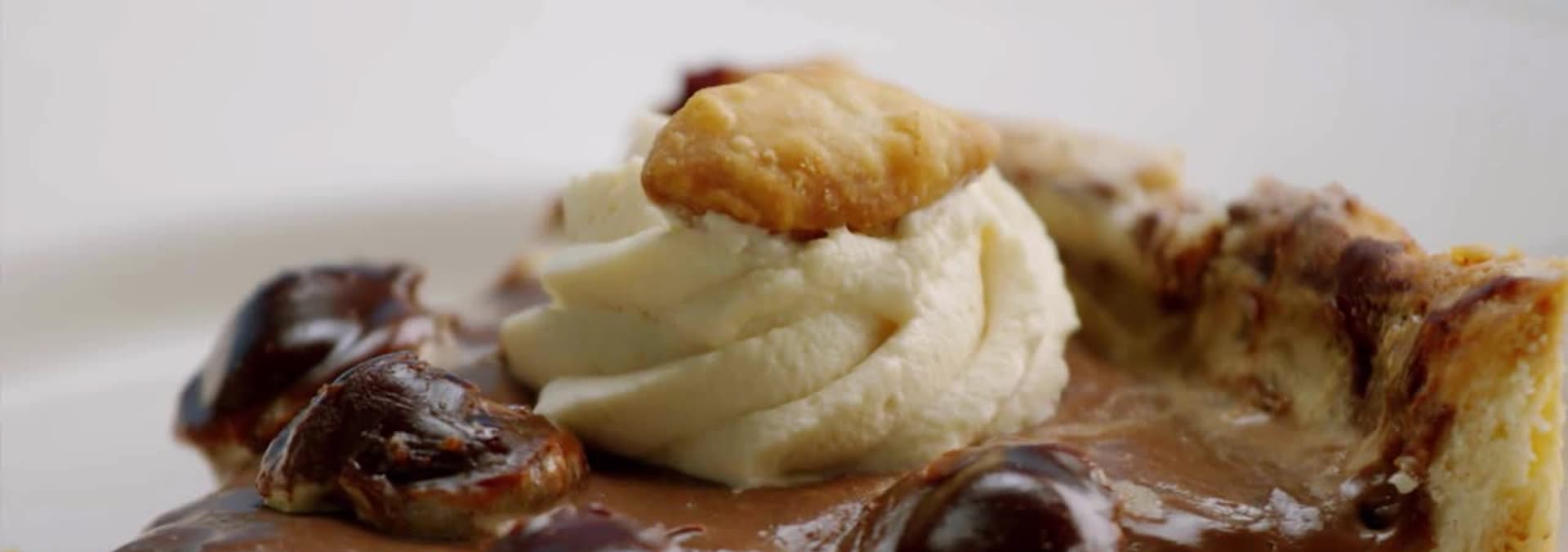 Watch Sugar Showdown S02:E07 - It's a Small World Pies - Free TV Shows ...