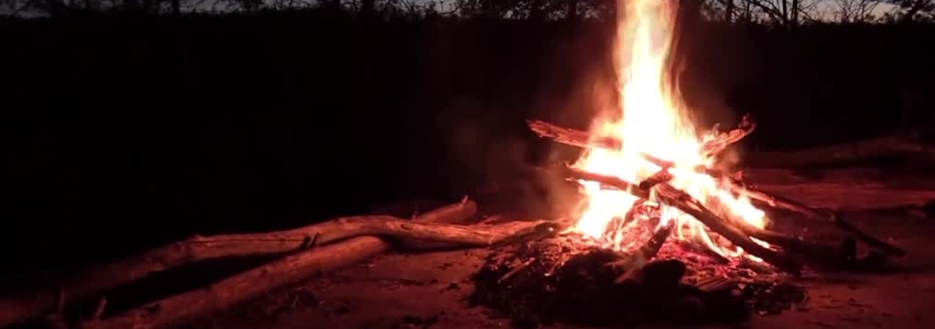 Watch Fireplace Lounge S03:E02 - Campfire at Sunset - Free TV Shows | Tubi