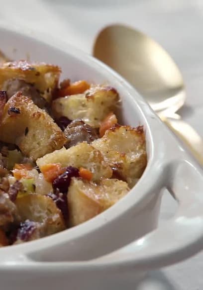 Watch Giada's Holiday Handbook S03:E02 - Giada's Turkey Day Feast ...