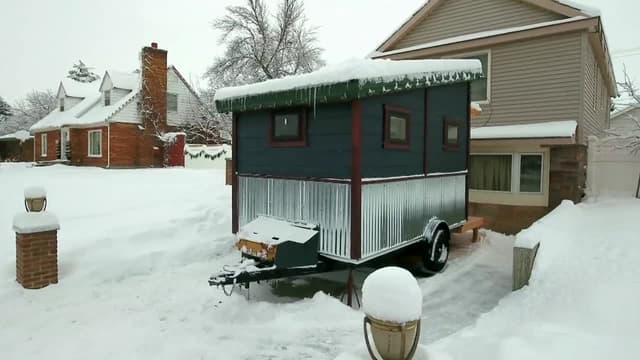 Watch Tiny House, Big Living S04:E11 - Pitmaster's Tiny Dream Home - Free TV Shows | Tubi