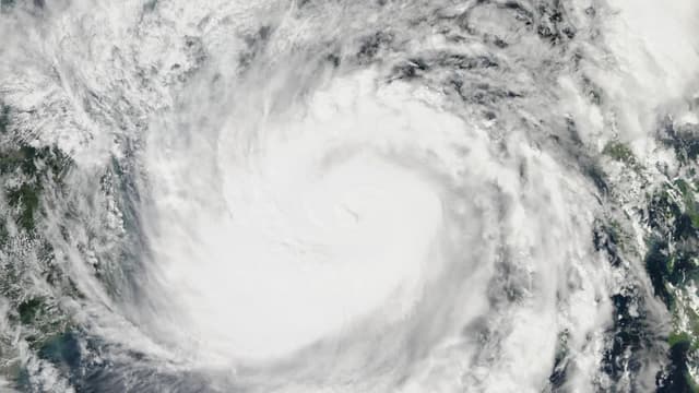 Watch Top 100 Weather Moments S01:E05 - #20-1 - Free TV Shows | Tubi