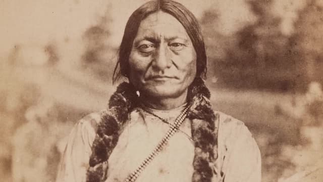 Watch Footprints of the Frontier S04:E01 - Sitting Bull: The Legendary Lakota Warrior - Free TV ...