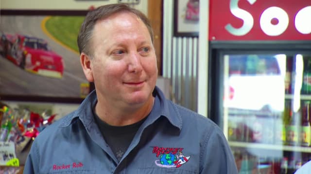 Watch Tanked S04:E05 - Spin the Bottles - Free TV Shows | Tubi