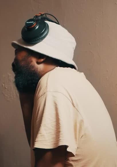 Watch King Faras S01:E04 - Cell Phones - Free TV Shows | Tubi