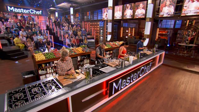 Watch MasterChef S12:E19 - Finale (Pt. 1) - Special Guest Graham Elliot ...