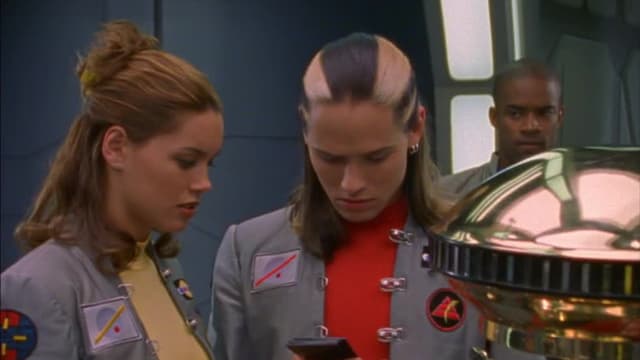 Watch Power Rangers in Space S06:E26 - The Secret of the Locket - Free TV Shows | Tubi