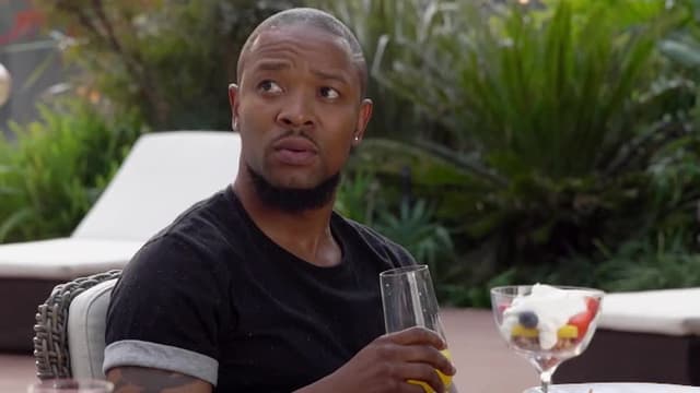 Watch The Queen S01:E37 - Close Escape - Free TV Shows | Tubi