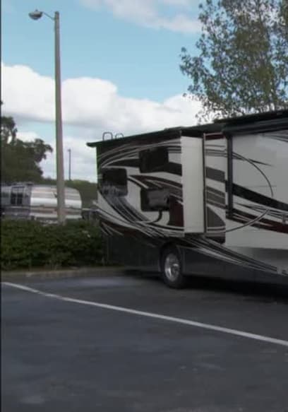 Watch Big Time RV S03:E04 - Daredevils and Dirt Bikes - Free TV Shows ...