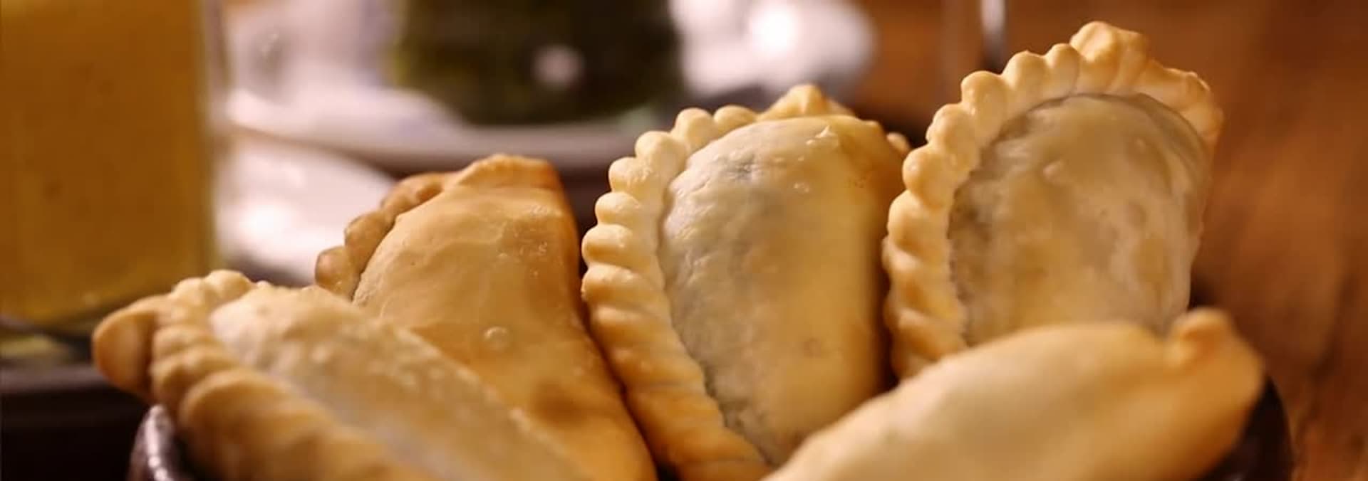 Watch Bizarre Foods: Delicious Destinations S02:E13 - Buenos Aires ...