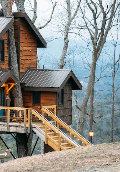 Watch Tiny BNB S01:E02 - Tiny Life in the Trees & Life on Wheels - Free ...