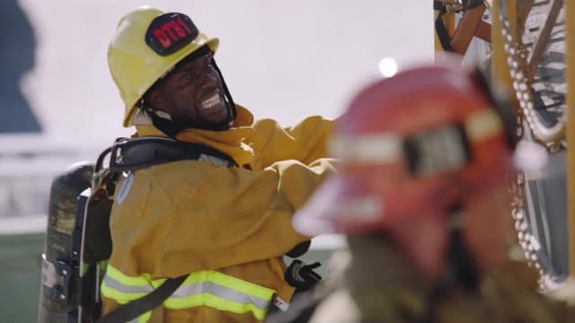 Watch Kevin Hart: What the Fit S01:E08 - Firefighting With Niecy Nash ...