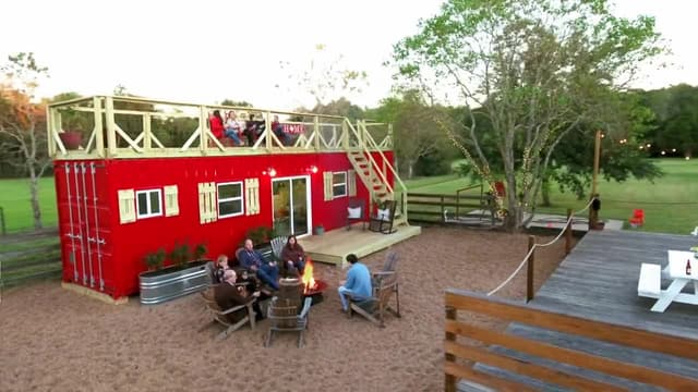 Watch Tiny House, Big Living S04:E01 - The Simple Container Life - Free ...