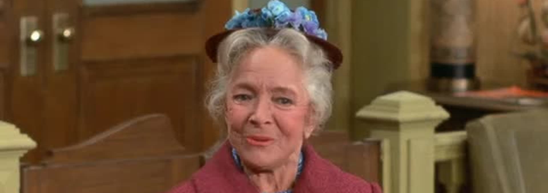 Watch Here's Lucy S04:E17 - Lucy and the Little Old Lady - Free TV ...