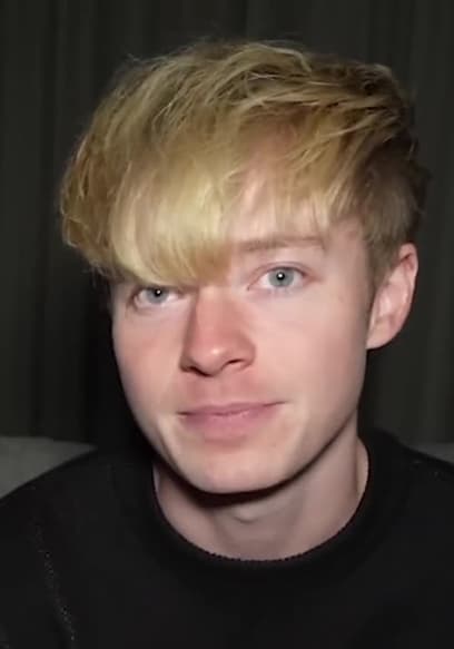 Watch Sam and Colby S04:E12 - Ghost Hunting at Haunted Driskill Hotel ...