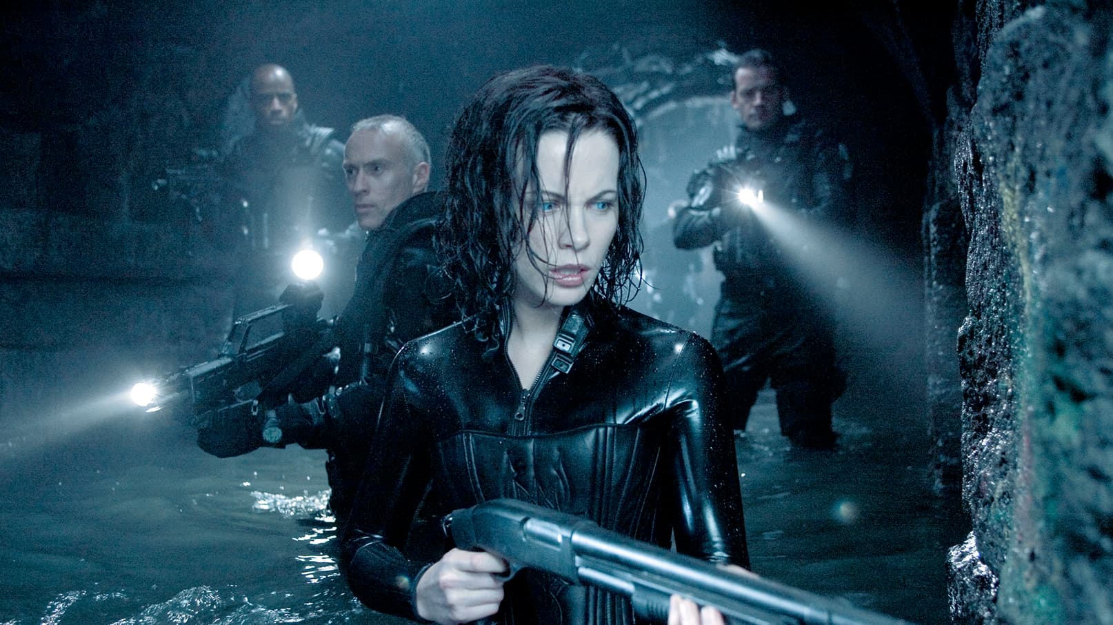 Watch Inframundo: La Evolución (Doblado) (2006) - Free Movies | Tubi