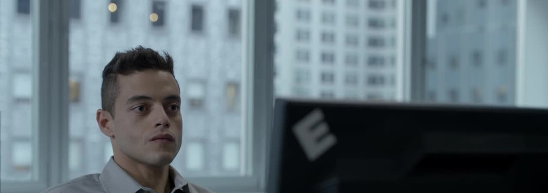 Watch Mr. Robot S01:E01 - ep1.0_hellofriend.mov - Free TV Shows | Tubi