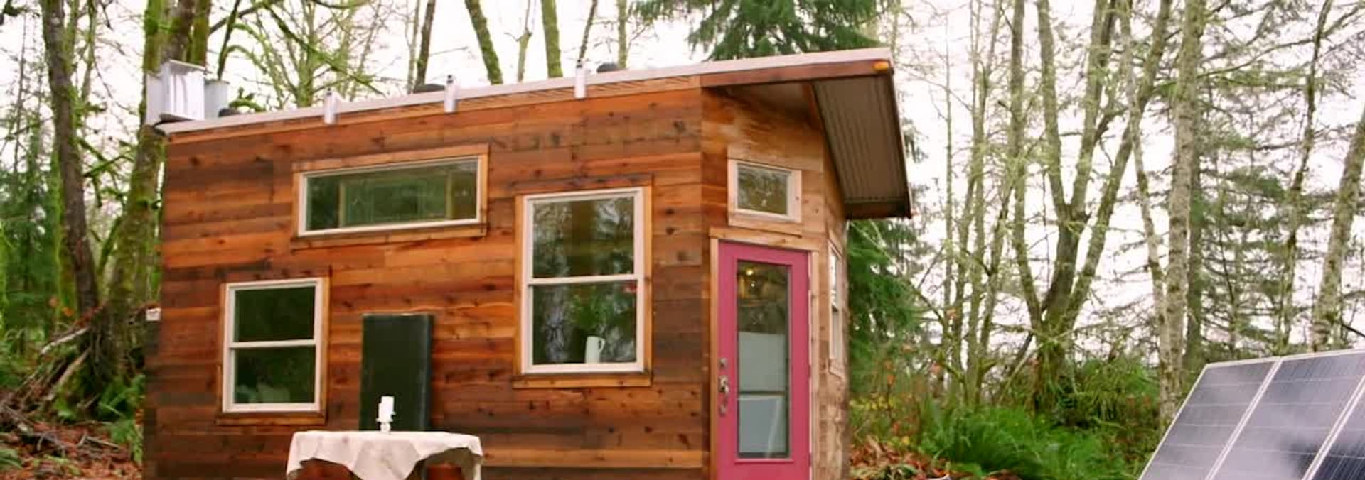 Watch Tiny House, Big Living S08:E06 - Ingenious Mini House - Free TV ...