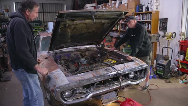 Watch Roadkill Garage S04:E03 - Farm Find '71 Satellite Rescue - Free ...