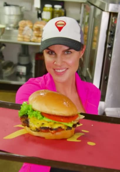 Watch Food Paradise S11:E15 - At the Drive-In - Free TV Shows | Tubi