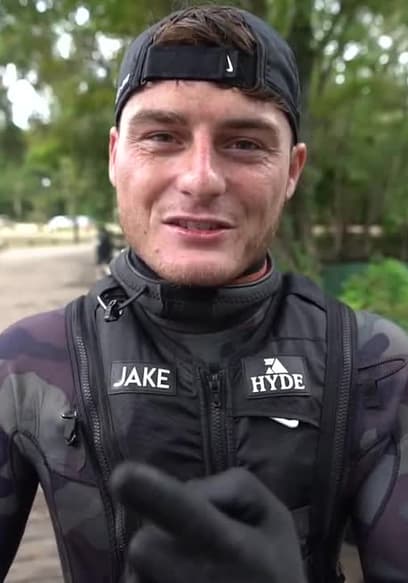 Watch Scuba Jake S04:E01 - Woah, It's Steve-O - Free TV Shows | Tubi