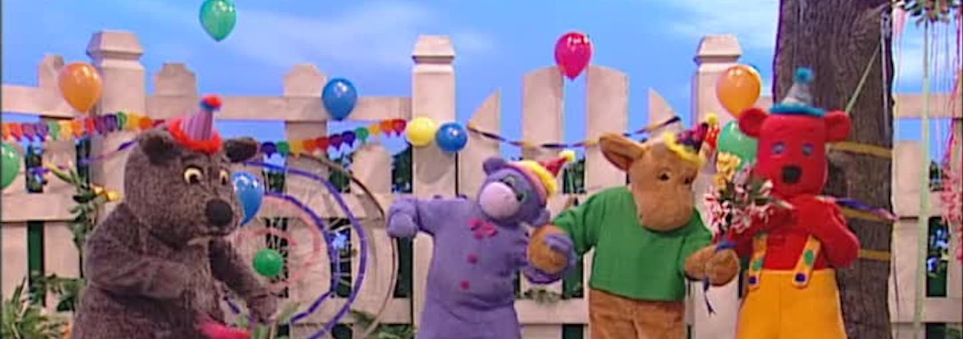 Watch Elliot Moose S02:E02 - The Surprise Party / Hot Ice / The ...