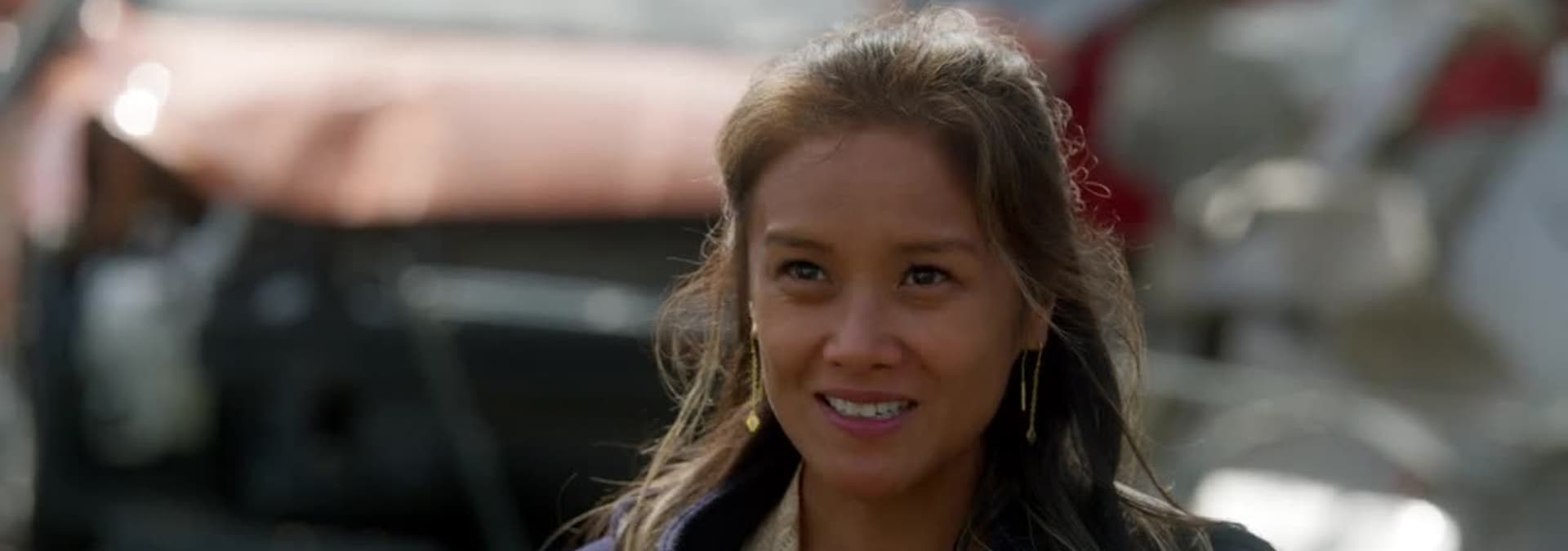 Watch La Brea S02:E02 - The Cave - Free TV Shows | Tubi