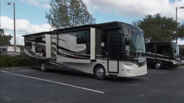 Watch Big Time RV S03:E04 - Daredevils and Dirt Bikes - Free TV Shows ...