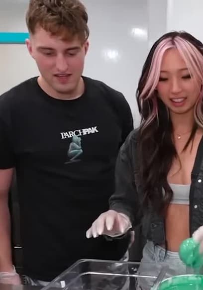 Watch ZHC S03:E13 - Customizing an Ice Cream Shop - Free TV Shows | Tubi