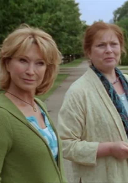 Watch Rosemary & Thyme S03:E05 - Three Legs Good - Free TV Shows | Tubi