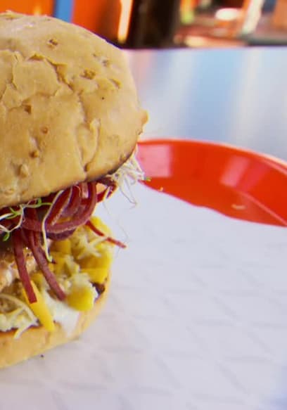Watch You Gotta Eat Here! S02:E20 - Burger 55, the Smokin' Buddha ...