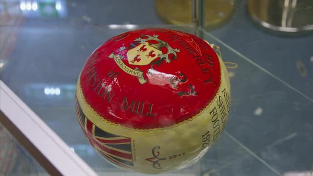 Watch Secret Life of the Auction House S01:E08 - Casino Royale, Sweet ...