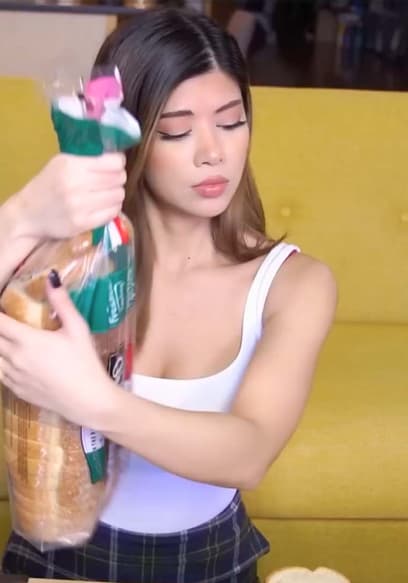 Watch Gloom: Kartha Gewart Cooking S01:E03 - My Cotton Candy Dog ...