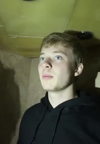 Watch Sam and Colby S09:E01 - Exploring a Dark Beach Mansion - Free TV ...